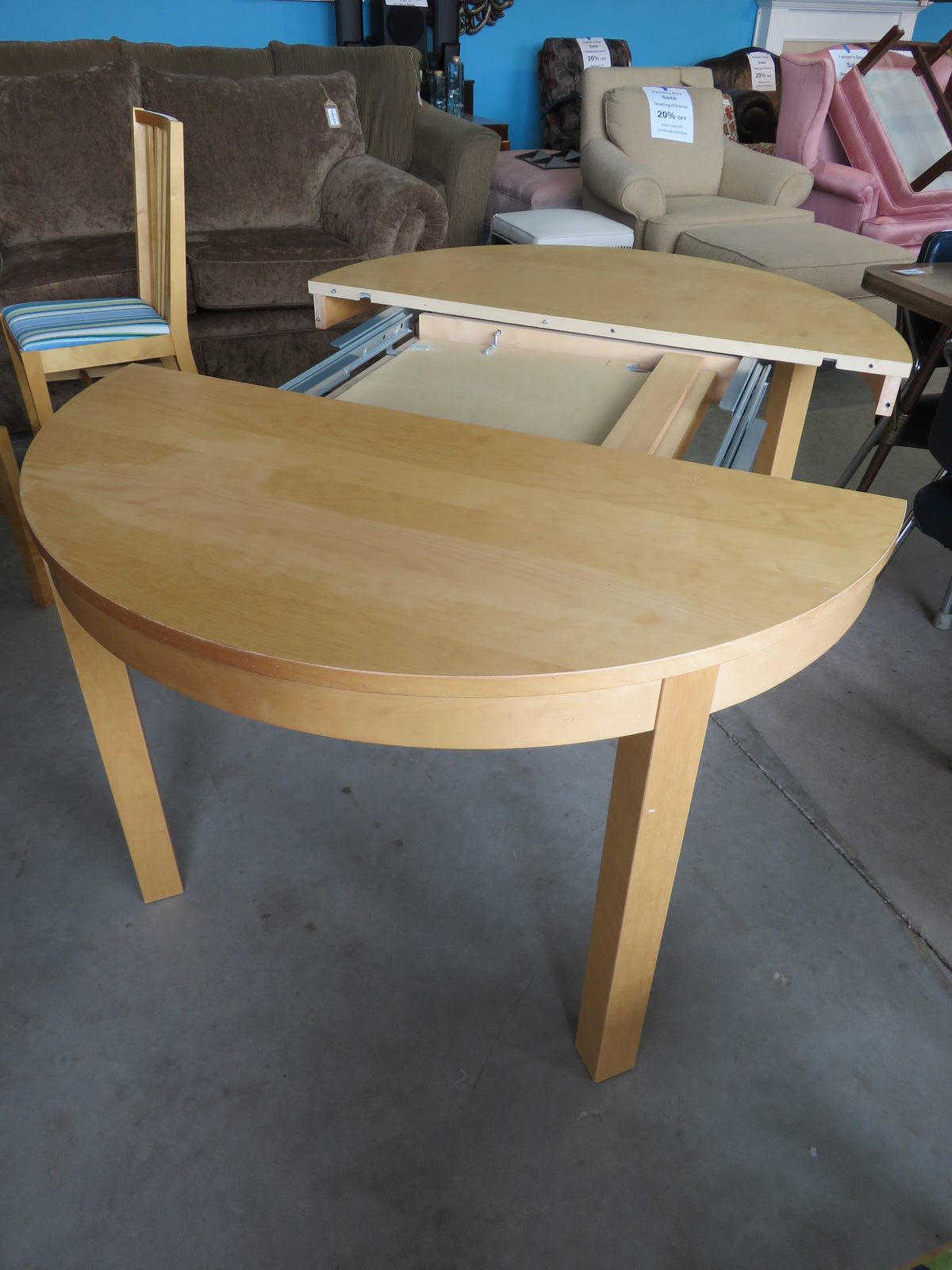 Dining Table with Butterfly Leaf Insert and 4 Chairs – Habitat ReStore GTA