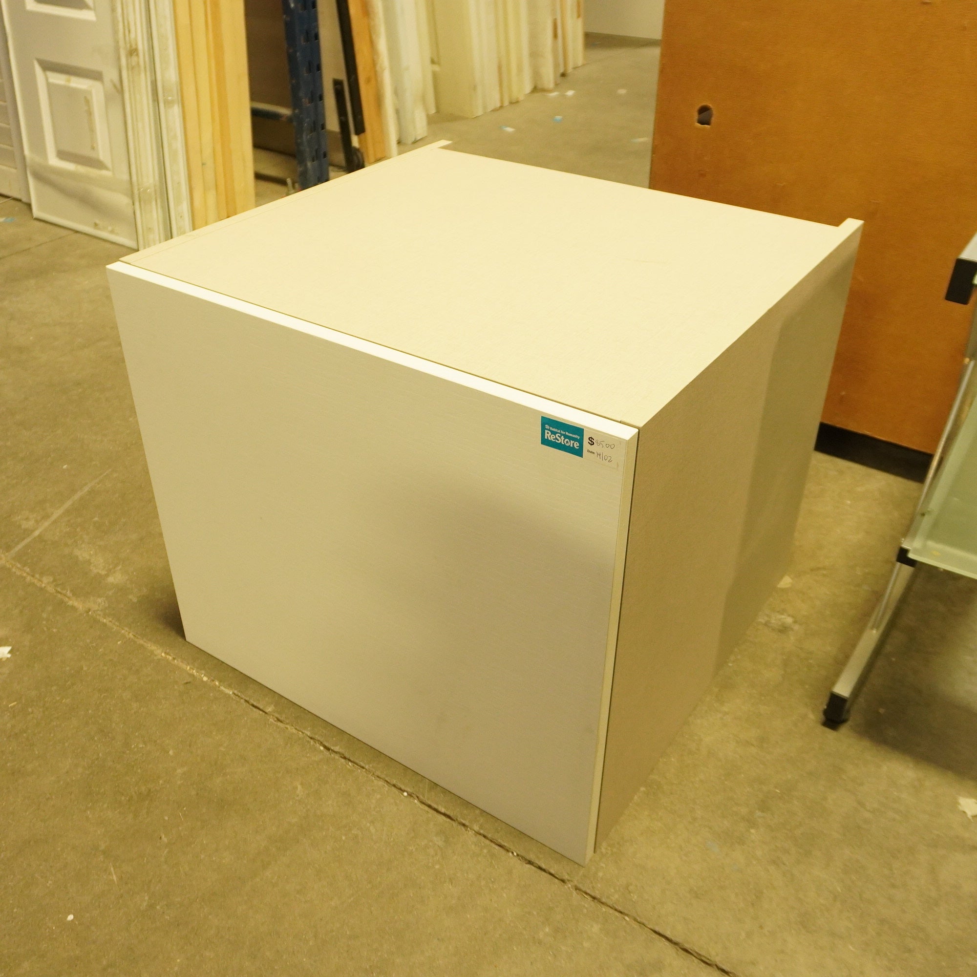 23-inch W Overhead 2-Shelves Kitchen Cabinet in White – Habitat ReStore GTA