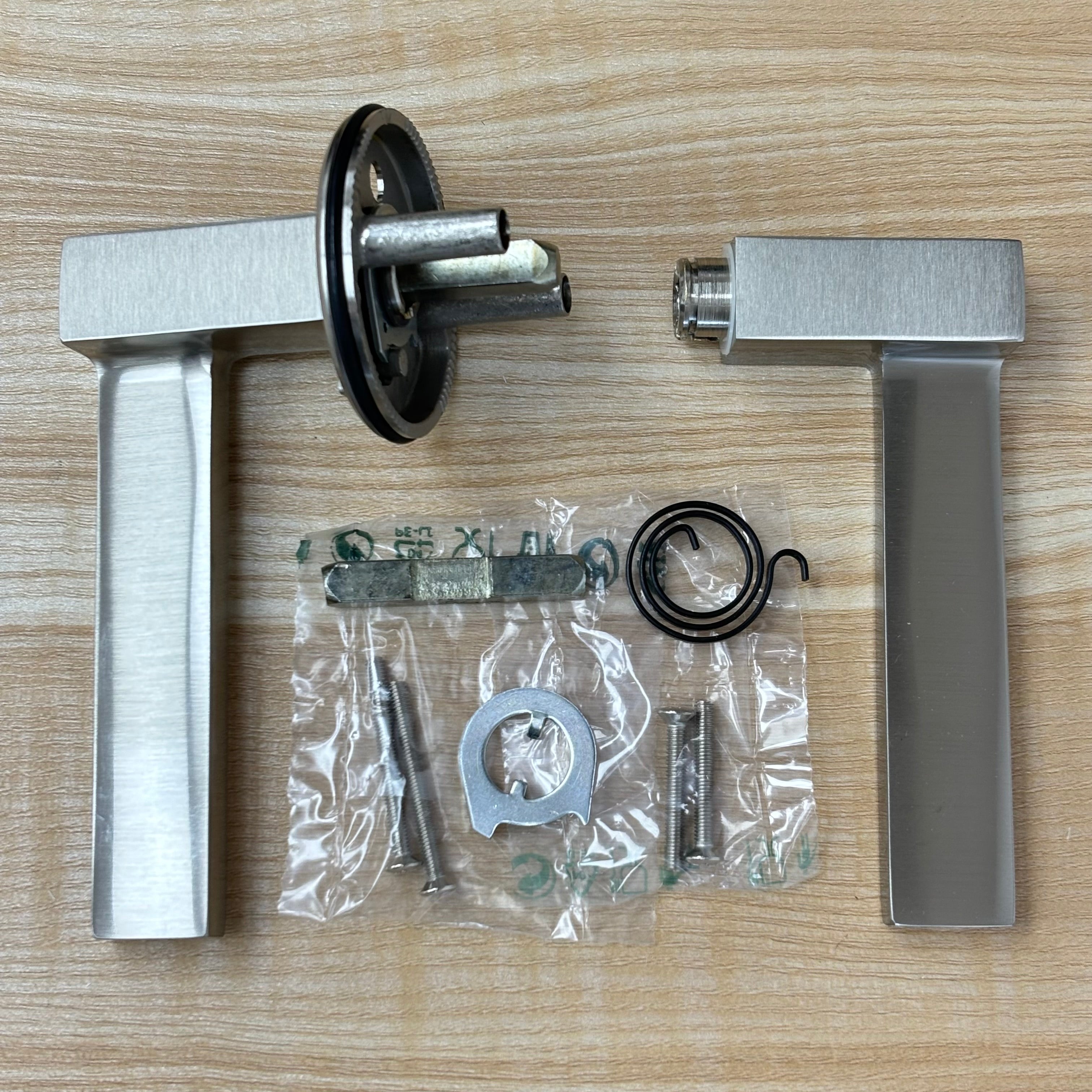 Passage Lever Set, Right Handing in Satin Nickel, 1001LOUMRSRH15 ...