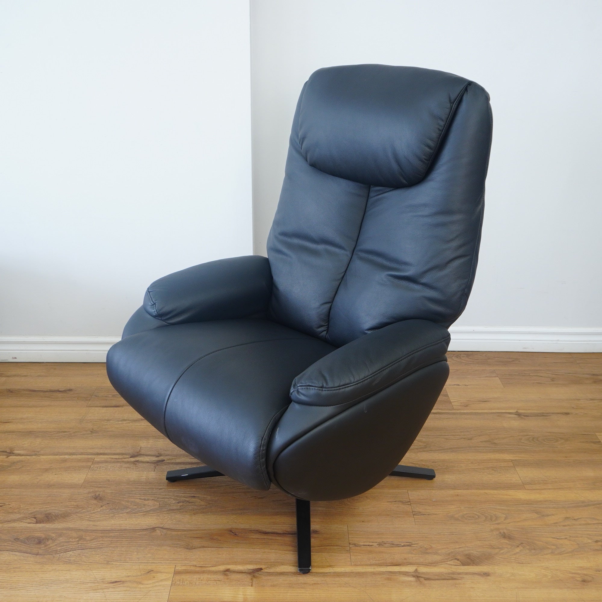 Zech Top Grain Leather Recliner in Black – Habitat ReStore GTA